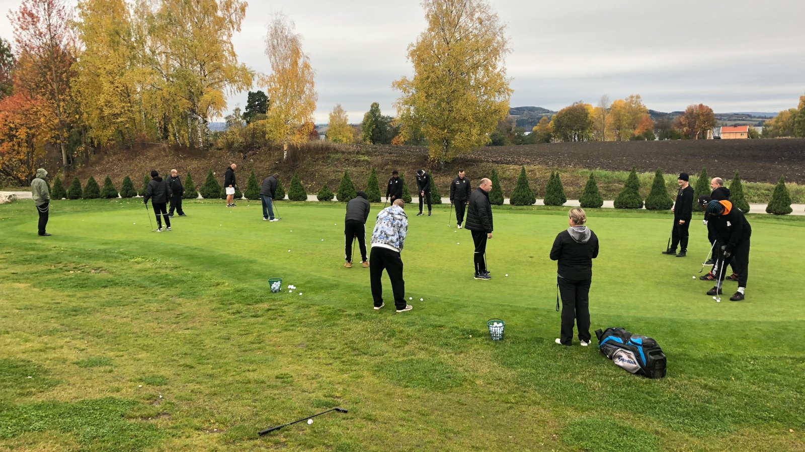 En perfekt dag på golfbanen / HamKam En perfekt dag på golfbanen / HamKam
